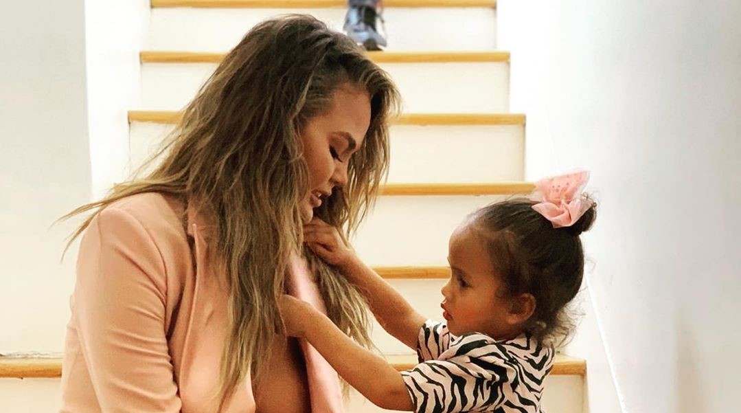 Go Ask Mum Chrissy Teigen Was Mum-Shamed For Showing Cleavage In Front ...